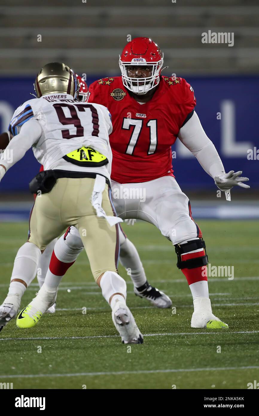 BIRMINGHAM, AL - APRIL 22:New Jersey Generals offensive lineman Calvin ...