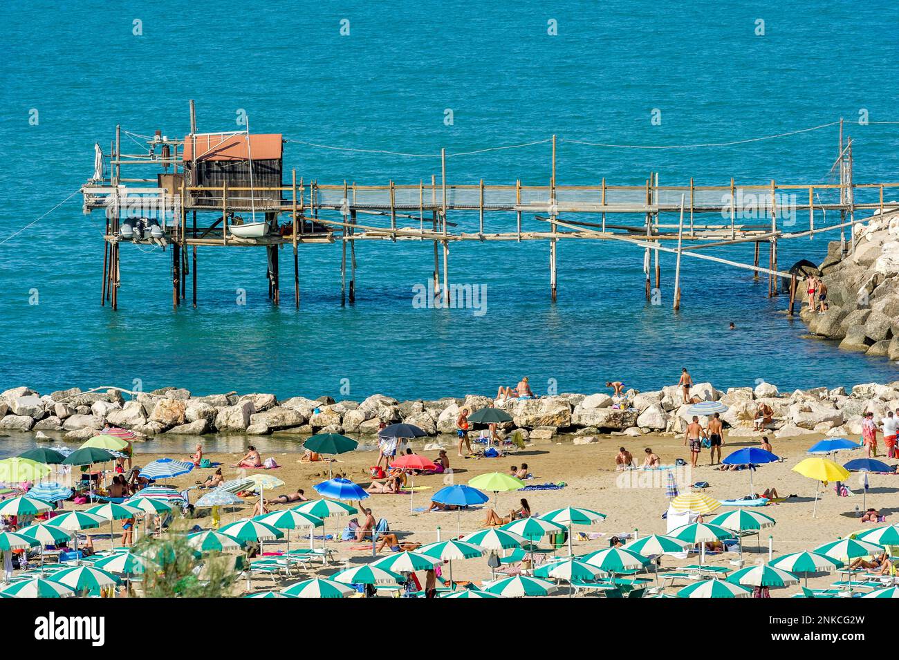 Trabucco sur la plage de baignade, maison traditionnelle de pieu pour ...