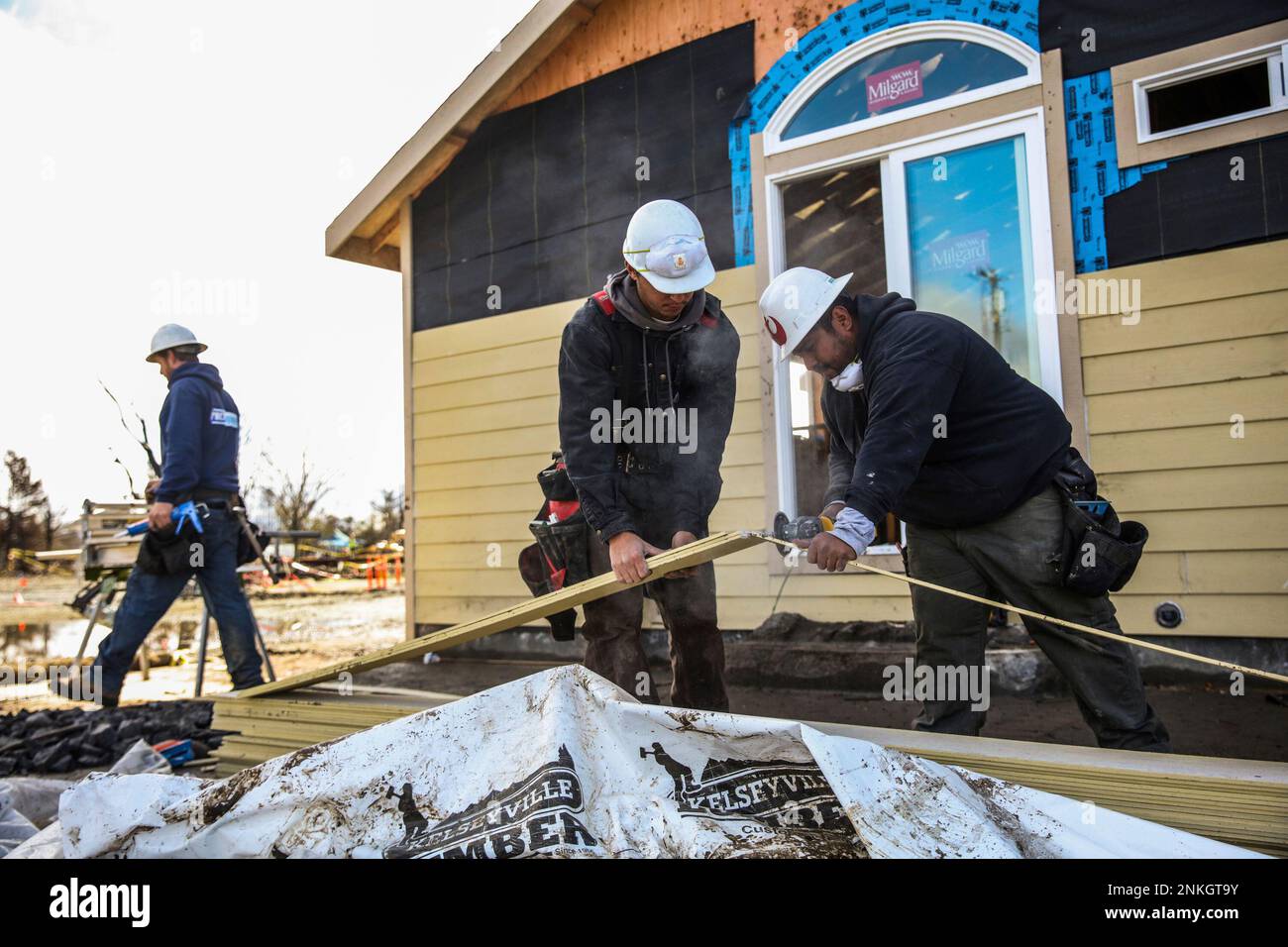 Construction workers Jared Ashworth (center), and Victor Villanueva ...
