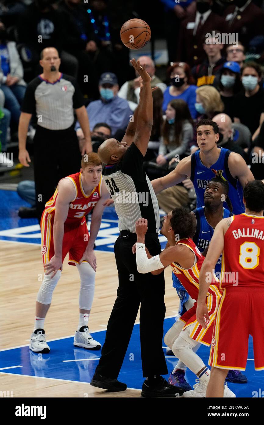 NBA referee Kevin Cutler (34) throws the ball up for a jump ball during ...