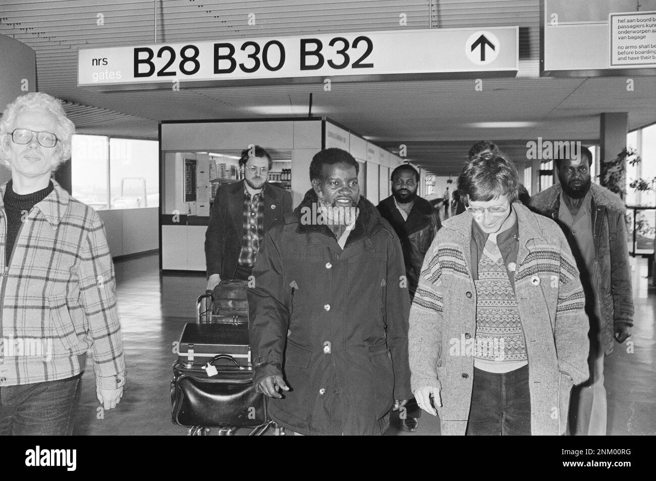 Pays-Bas Histoire: Arrivée du leader de la SWAPO Sam Nujoma à Schiphol ...