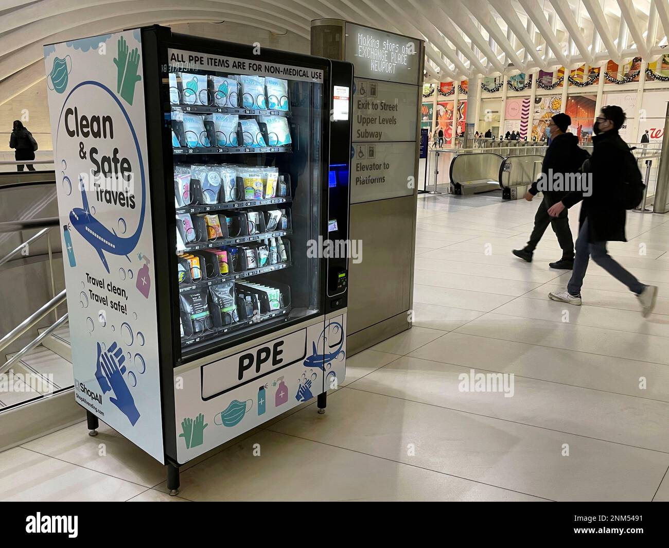 Photo by: zz/STRF/STAR MAX/IPx 2021 12/15/21 A vending machine that ...