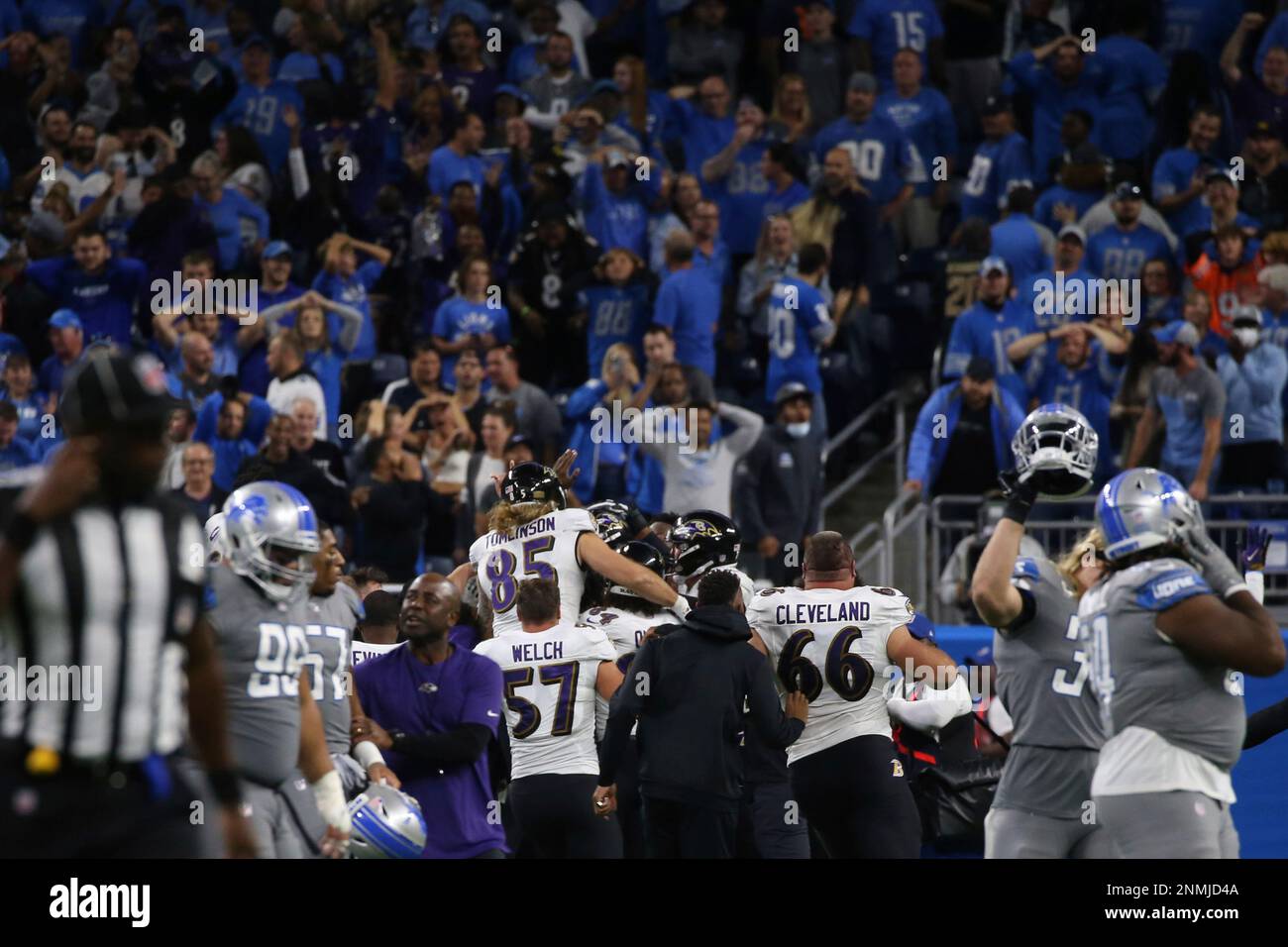 DETROIT, MI - SEPTEMBER 26: The Baltimore Ravens team celebrates in the ...