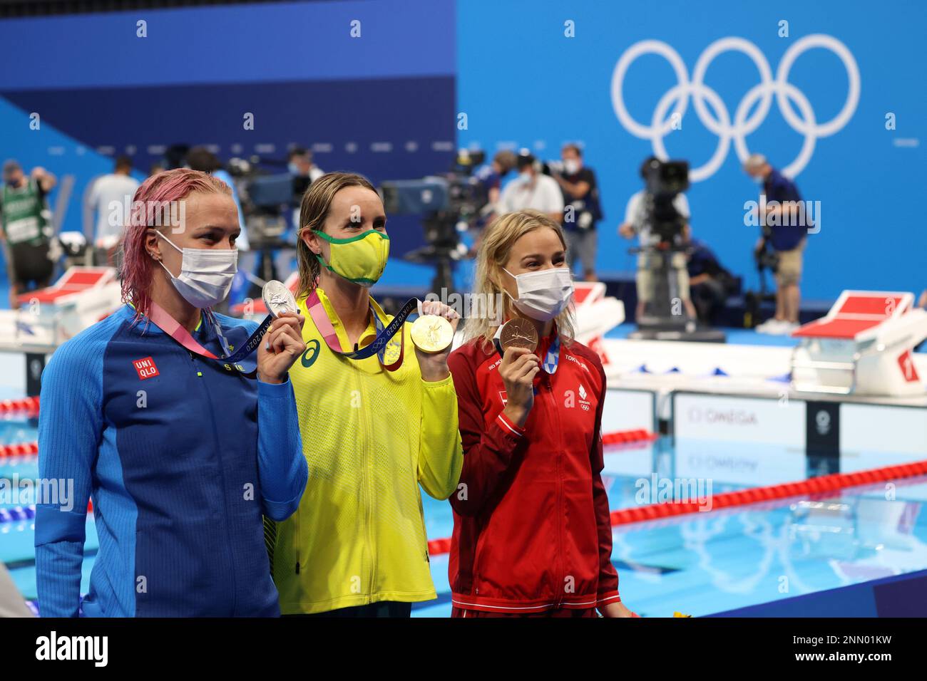 (L-R) Swedish SJOESTROEM Sarah, silver, Australian McKEON Emma, gold ...