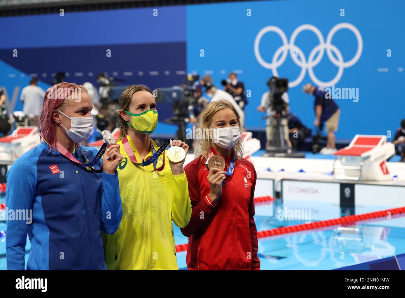 (L-R) Swedish SJOESTROEM Sarah, silver, Australian McKEON Emma, gold ...