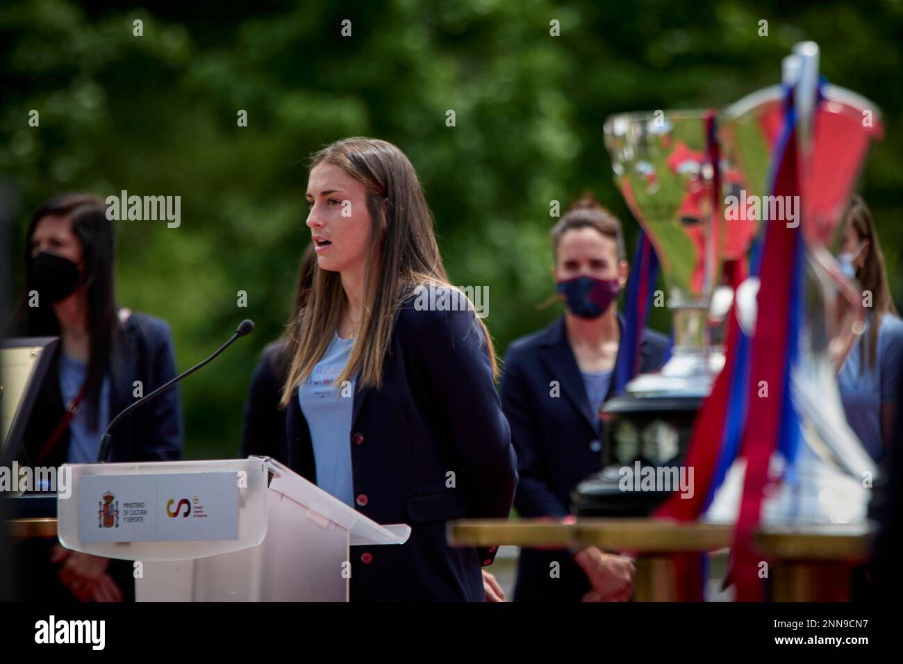The captain of the team, Alexia Putellas, intervenes during the ...