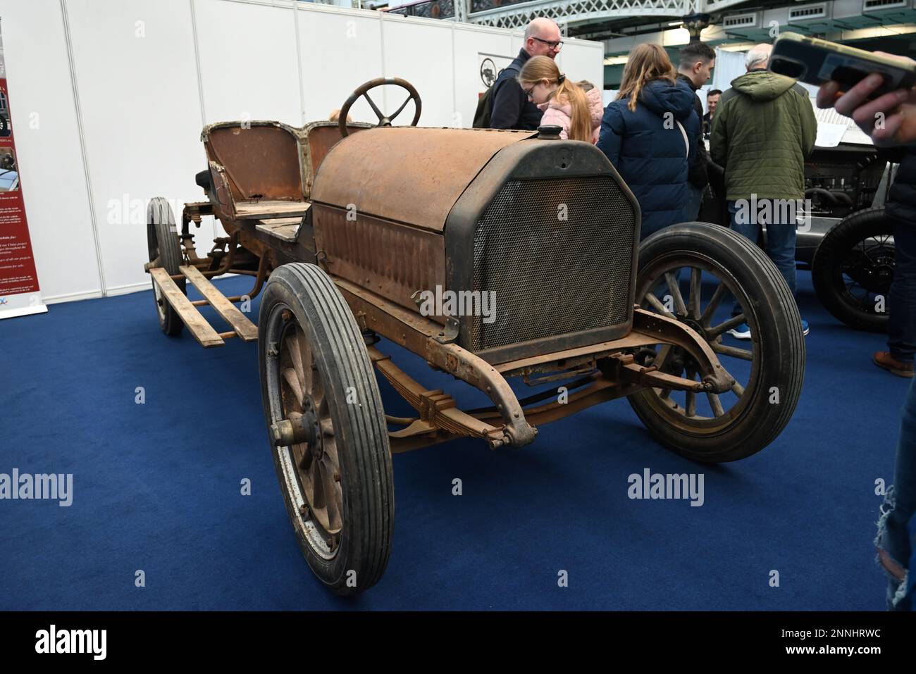 Salon des voitures classiques de londres 2023 Banque de photographies et d’images à haute ...