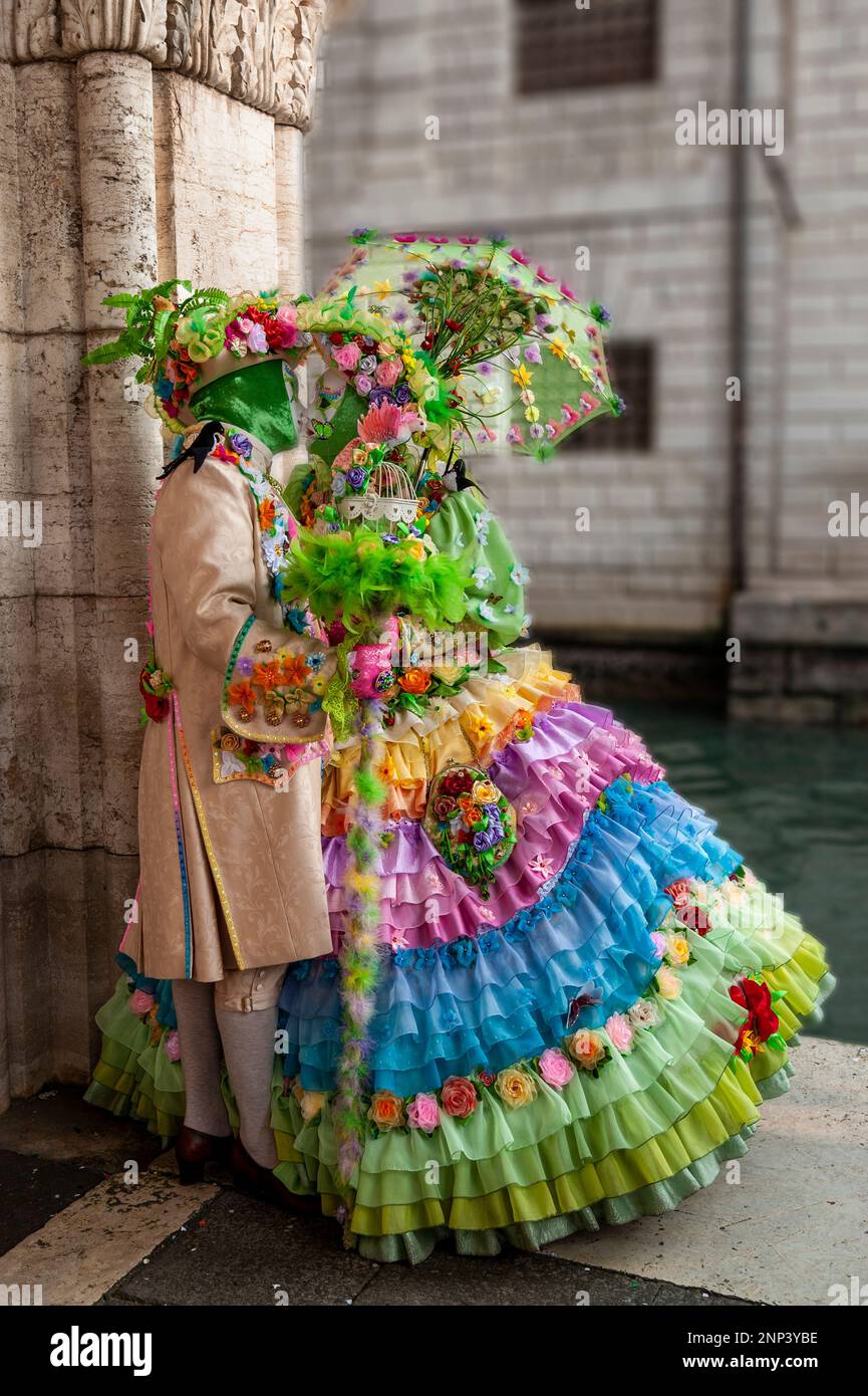 VENISE, ITALIE - FEBRARY 17 2023 : les masques du carnaval de Venise 2023 Photo Stock - Alamy