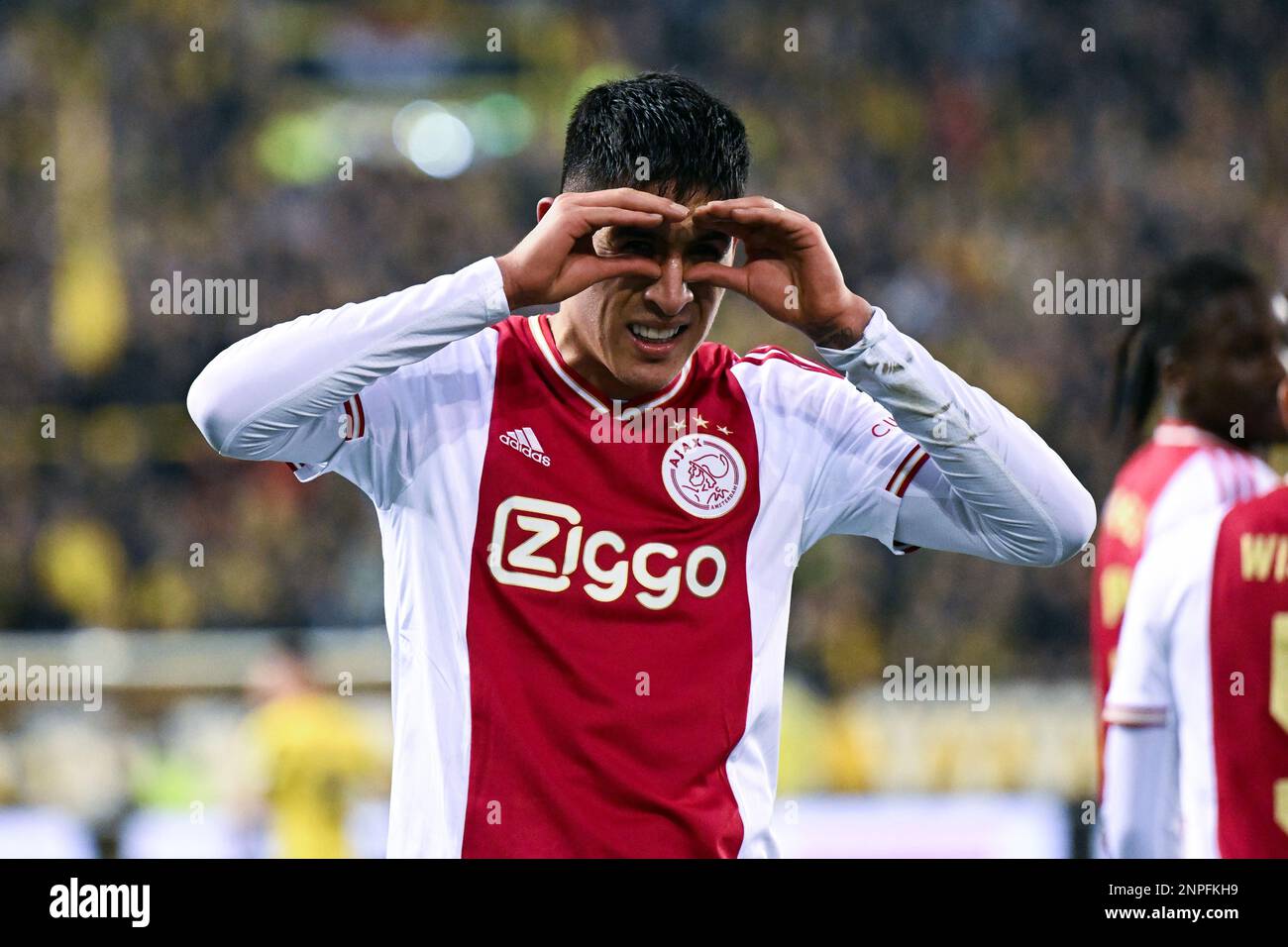 ARNHEM - Edson Alvarez d'Ajax célèbre l'année 1-2 lors du match de la ...