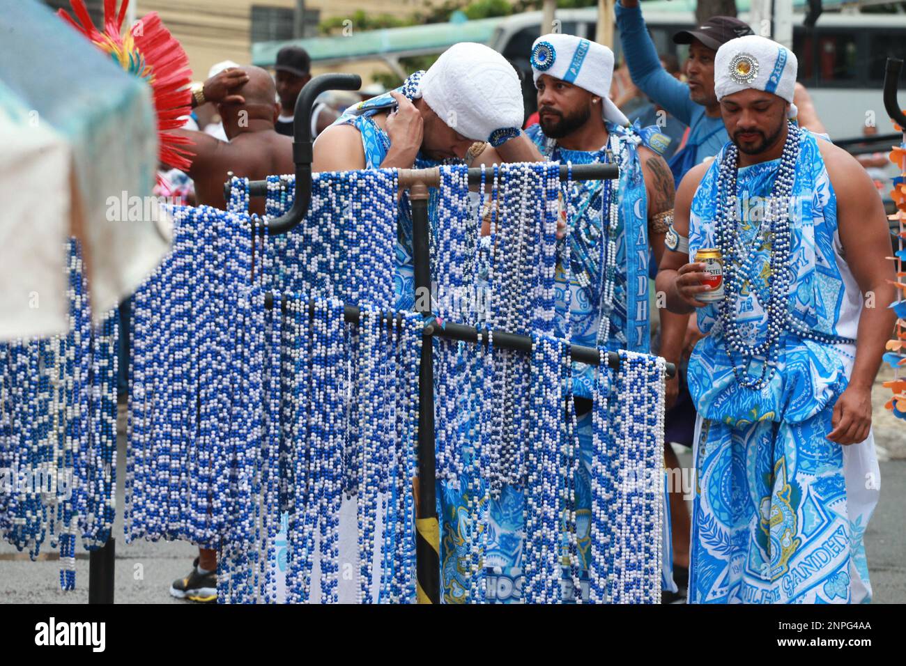 salvador, bahia, brésil - 20 février 2023 : membres du bloc de carnaval ...