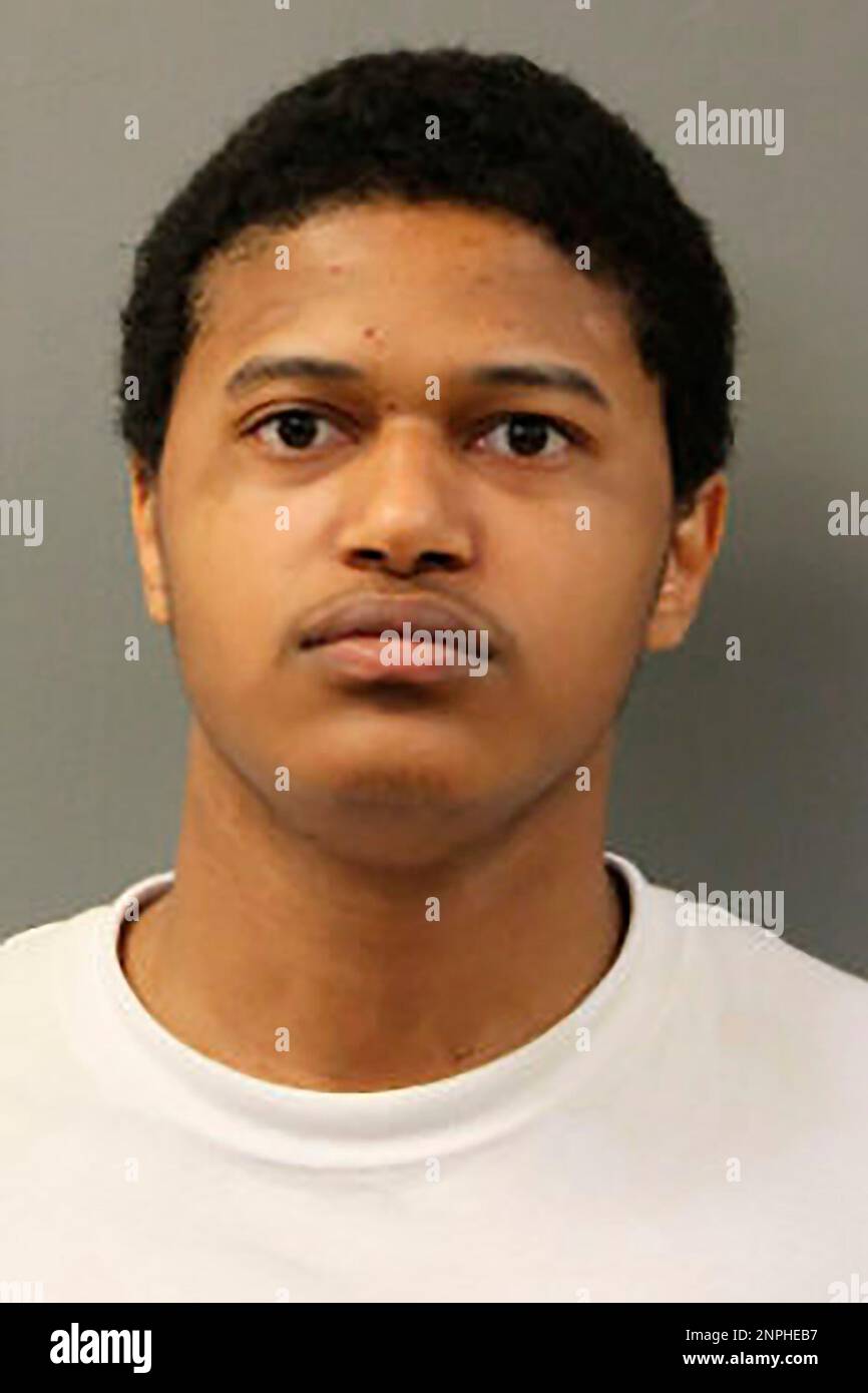 This undated photo provided by the Chicago Police Department shows Sincere Williams. Williams ...