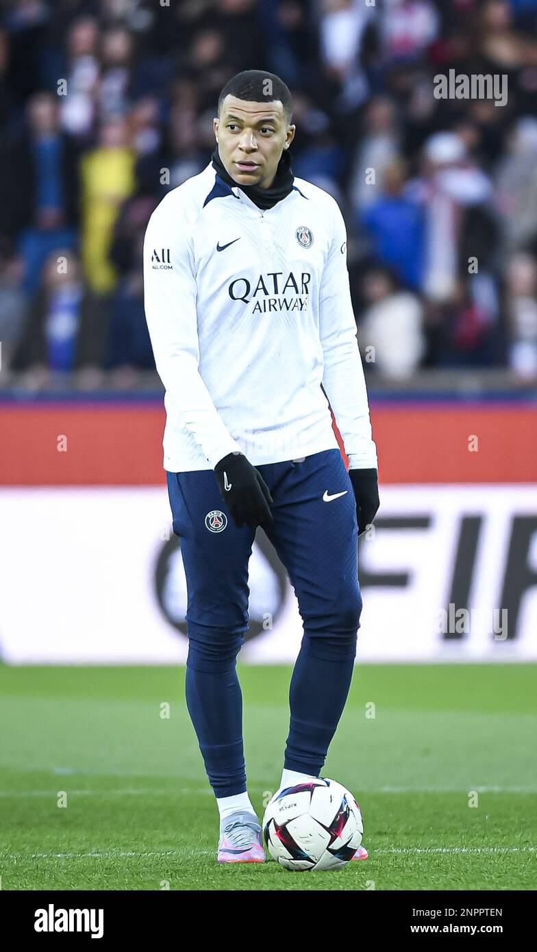 Kylian Mbappe lors de la formation publique de l'équipe de football ...