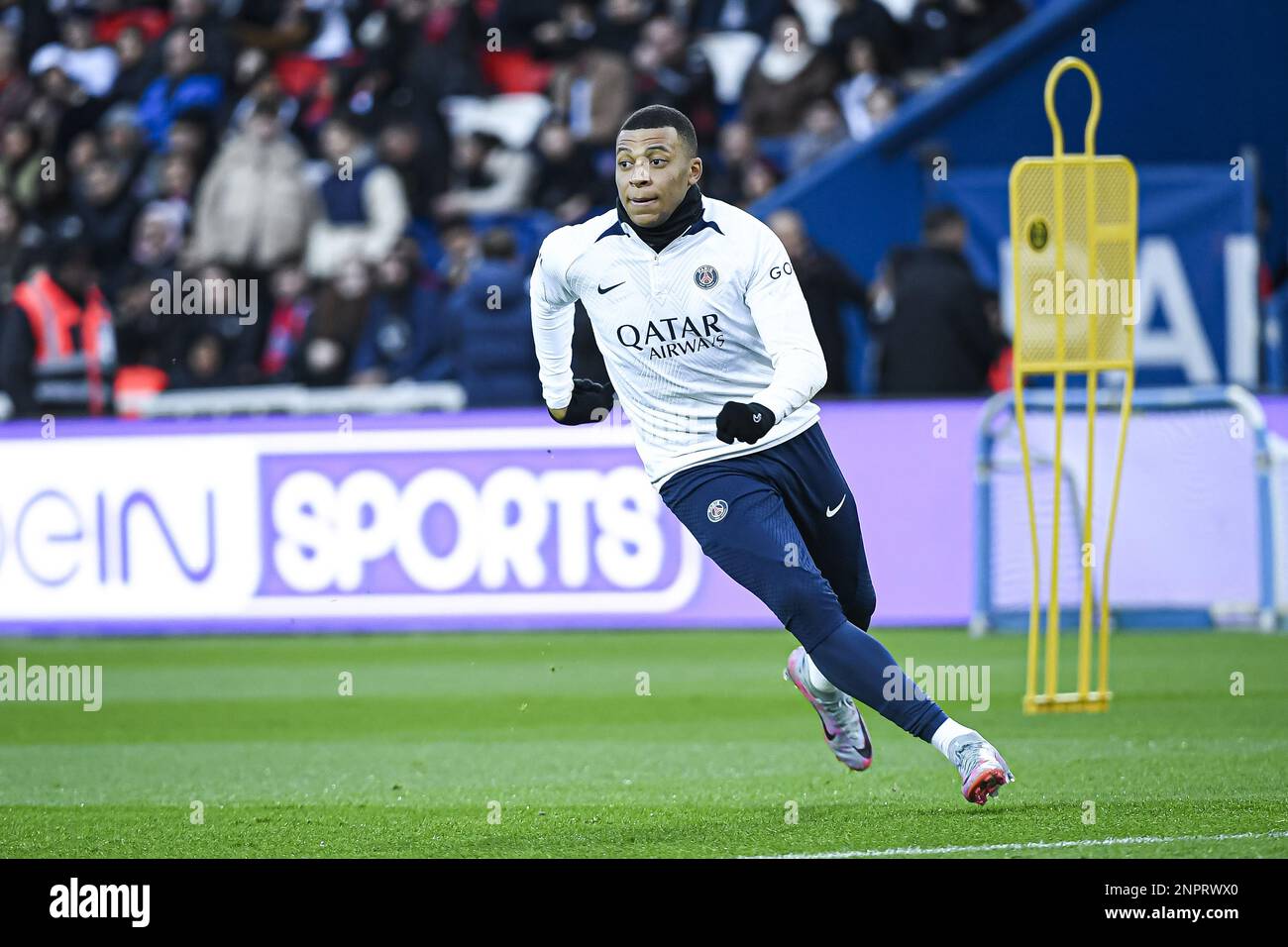 Kylian Mbappe lors de la formation publique de l'équipe de football ...