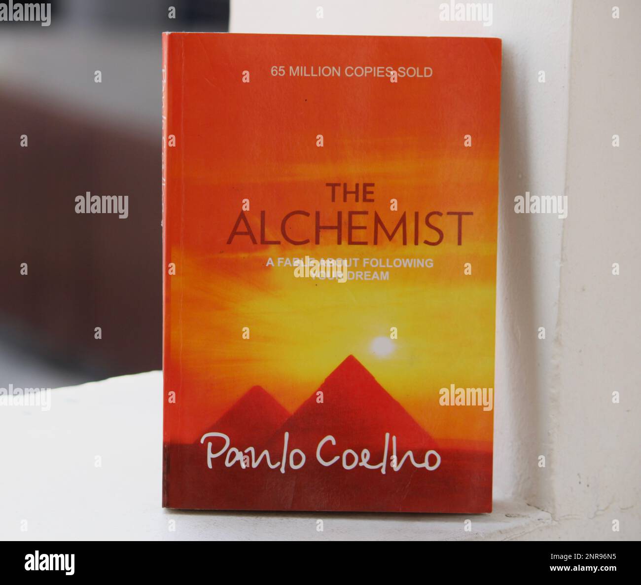 Alchemist book Banque de photographies et d’images à haute résolution ...