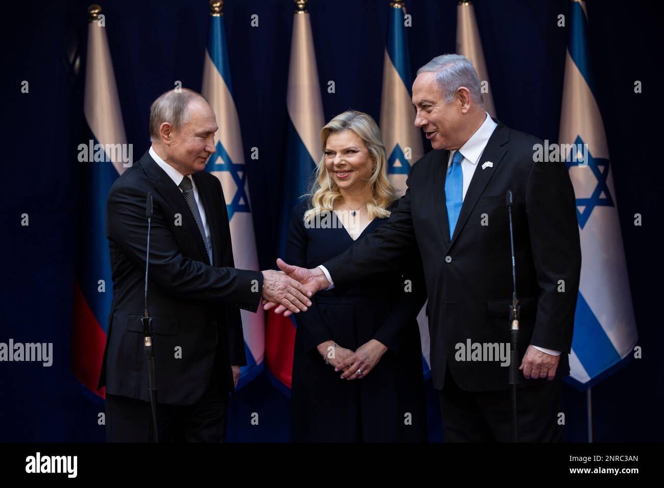 Israeli Prime Minister Benjamin Netanyahu and his wife Sarah meet with ...