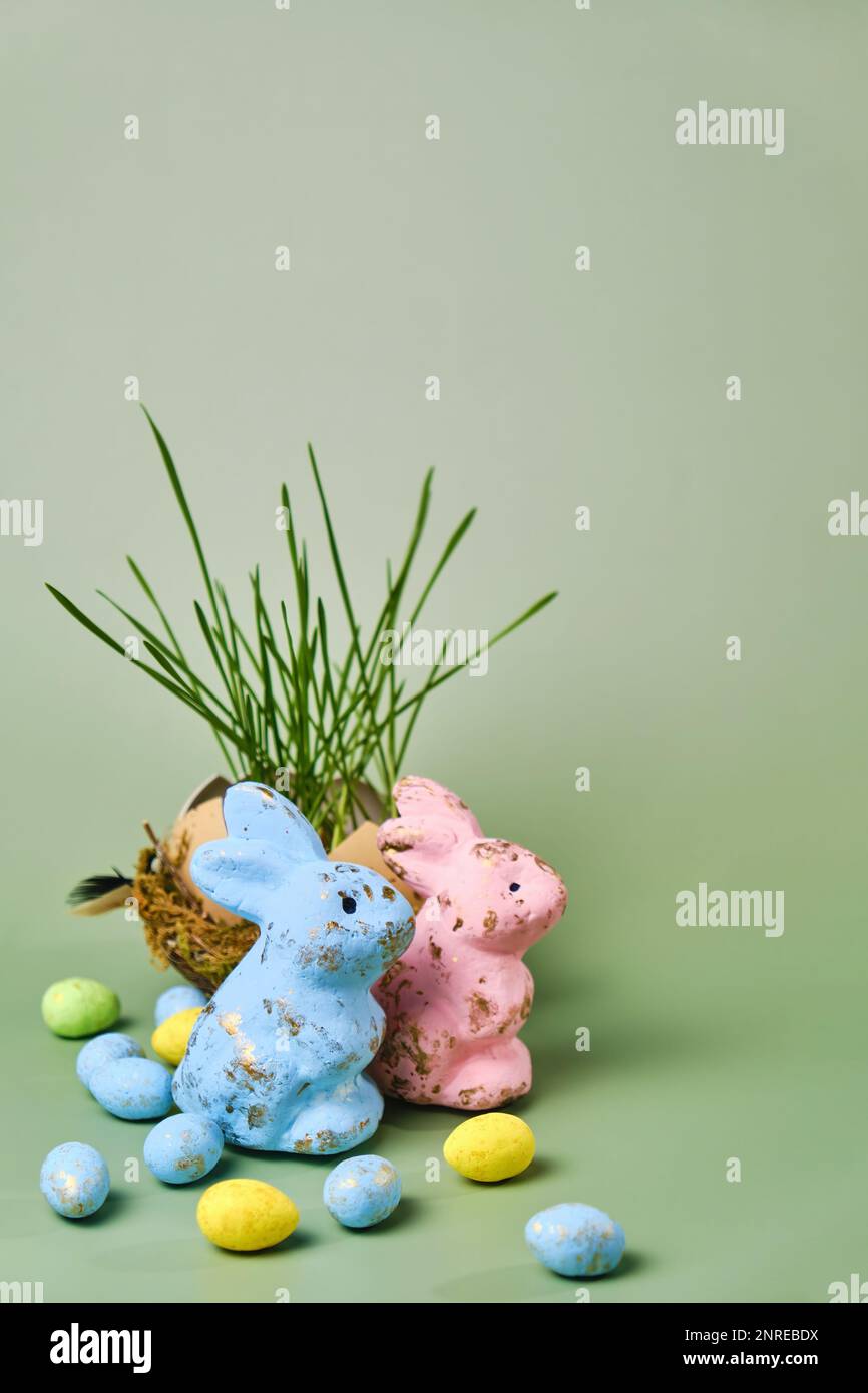 Joyeux jour de pâques en avril, œufs de Pâques et lapin de bonbons, œuf ...