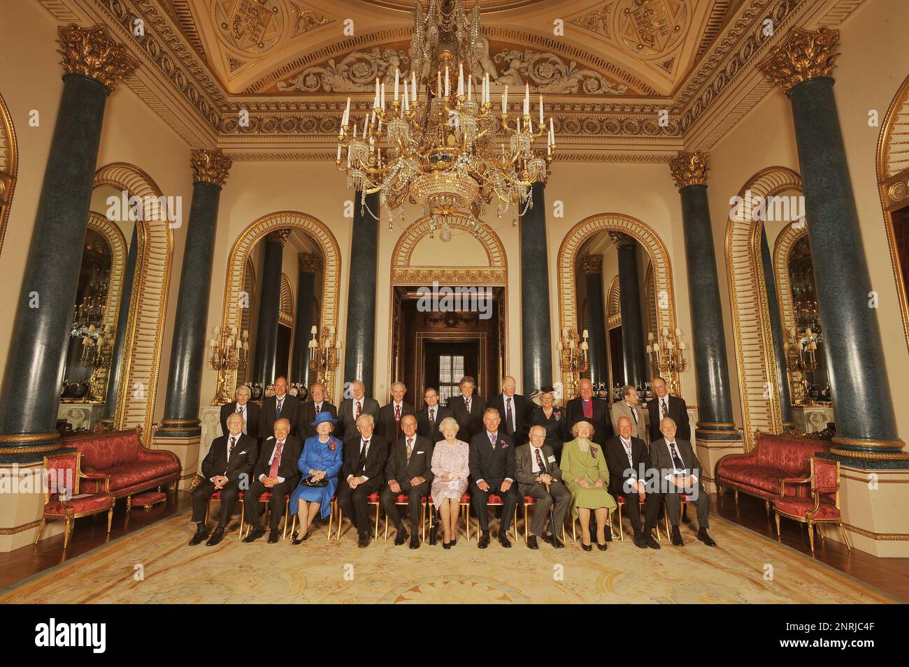 Photo du dossier datée du 20/05/09 la reine Elizabeth II avec des ...