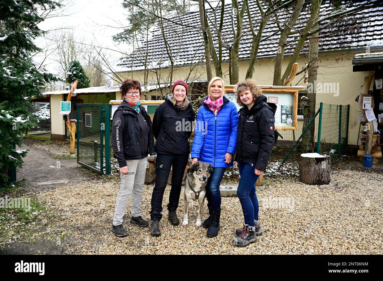 Tierheim-Chefin Rosi Zille, Melanie Reiche, Moderatorin Uta Bresan und ...