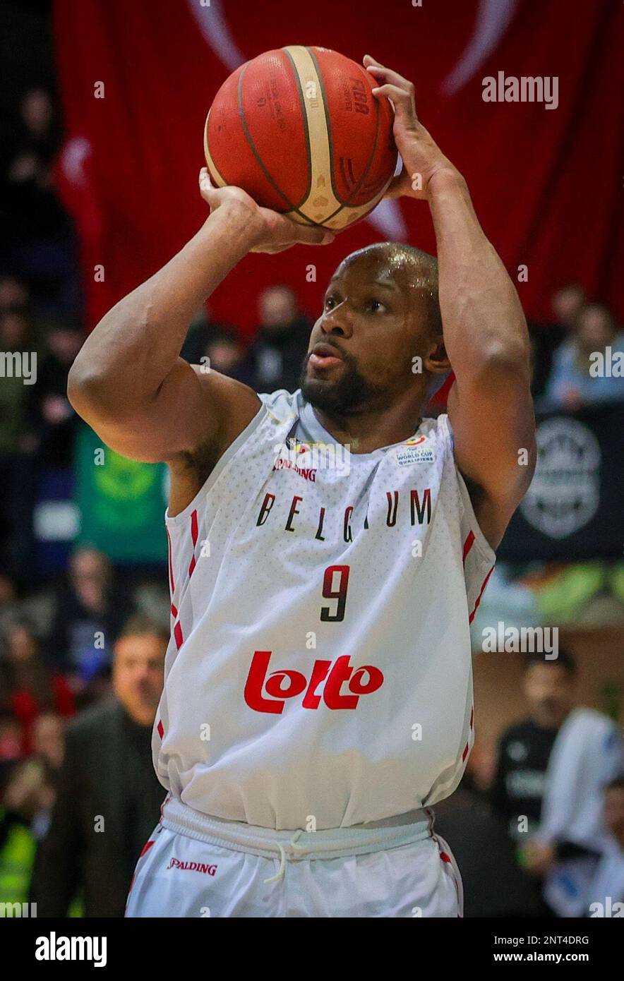 Jemappes, Mons, 27/02/2023, Jonathan Tabu de Belgique se bat pour le ...