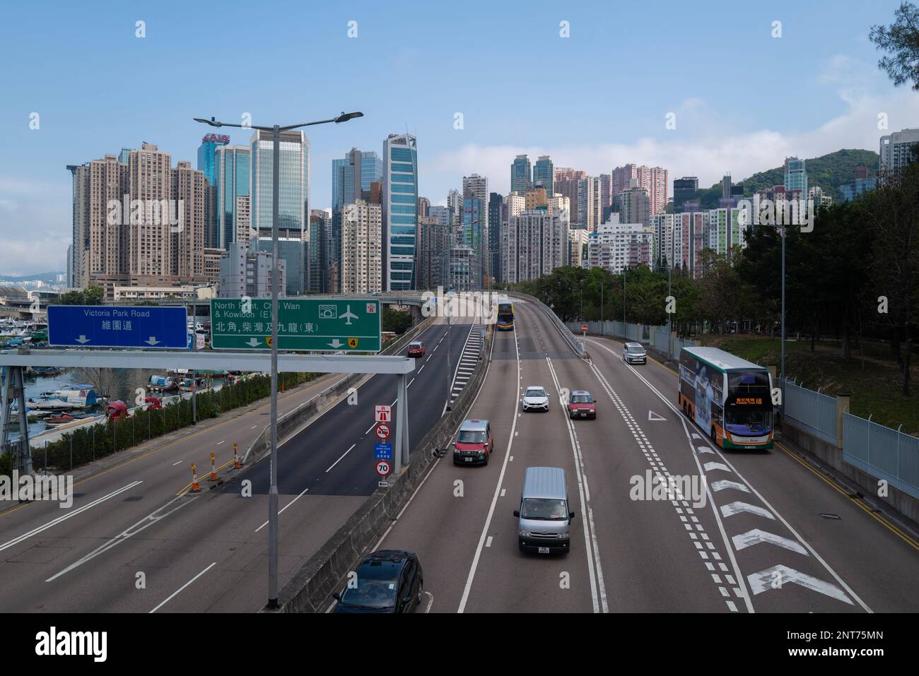 Hong Kong Kowloon et l'île de Hong Kong. Vue le long de la promenade du ...