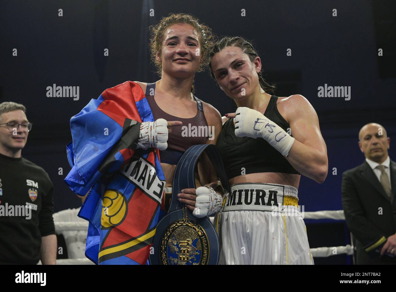 Annalisa Brozzi (ITA) et Sheila Martinez (ESP) après le match de boxe ...