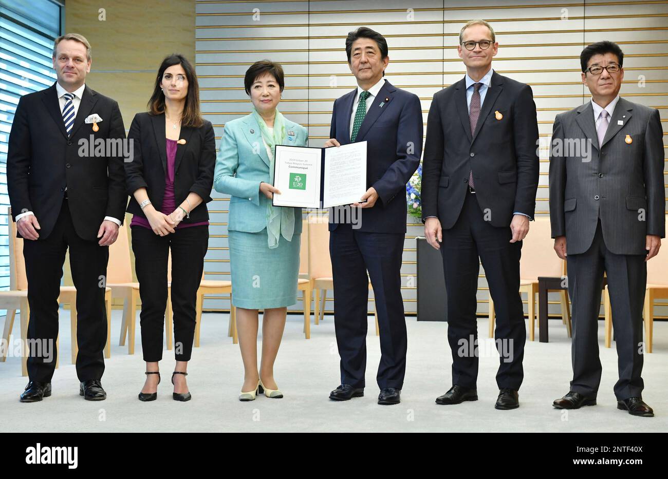 (L to R) Jan Vapaavuori, Mayor of Helsinki, Finland, Virginia Raggi ...