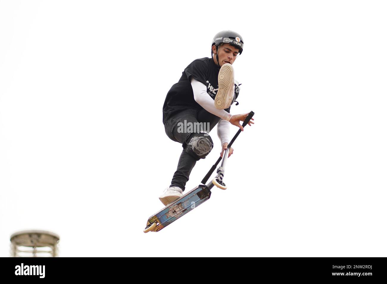 Scooter stunt Banque d'images détourées - Alamy