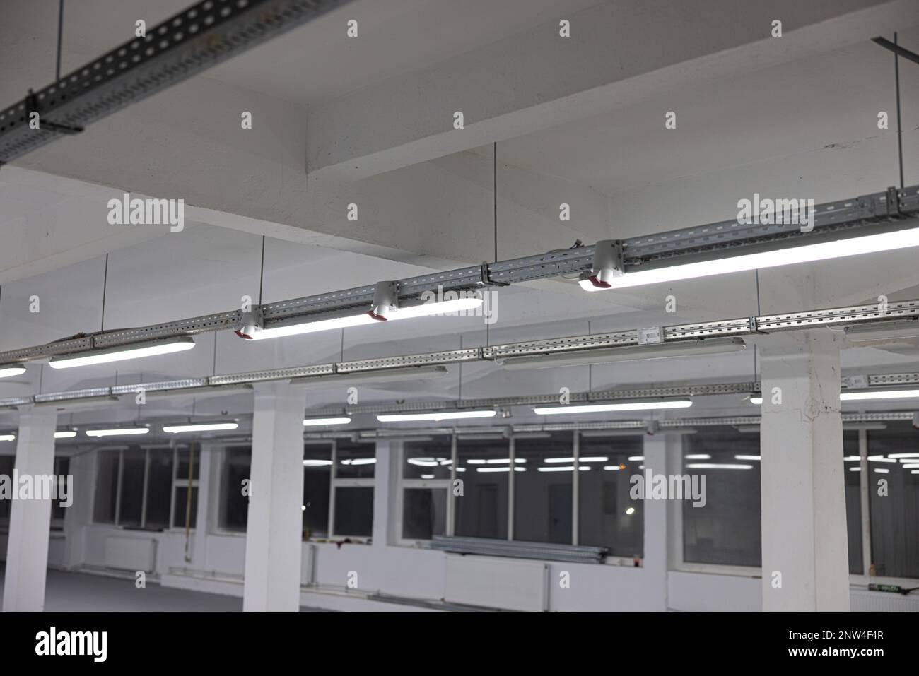 Grand volet roulant industriel Banque de photographies et d’images à ...