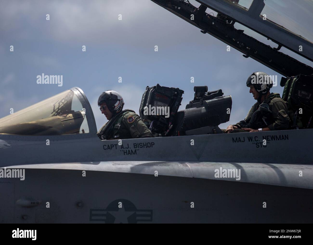 ÉTATS-UNIS Le lieutenant-colonel Clayton Gard III, à gauche, le ...