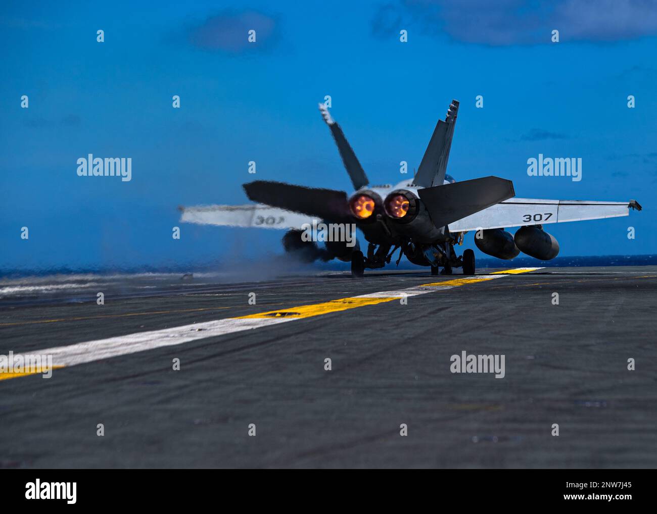 230223-N-MH015-1010 MER DES PHILIPPINES (le 23 février 2023) un F/A-18E Super Hornet du ...