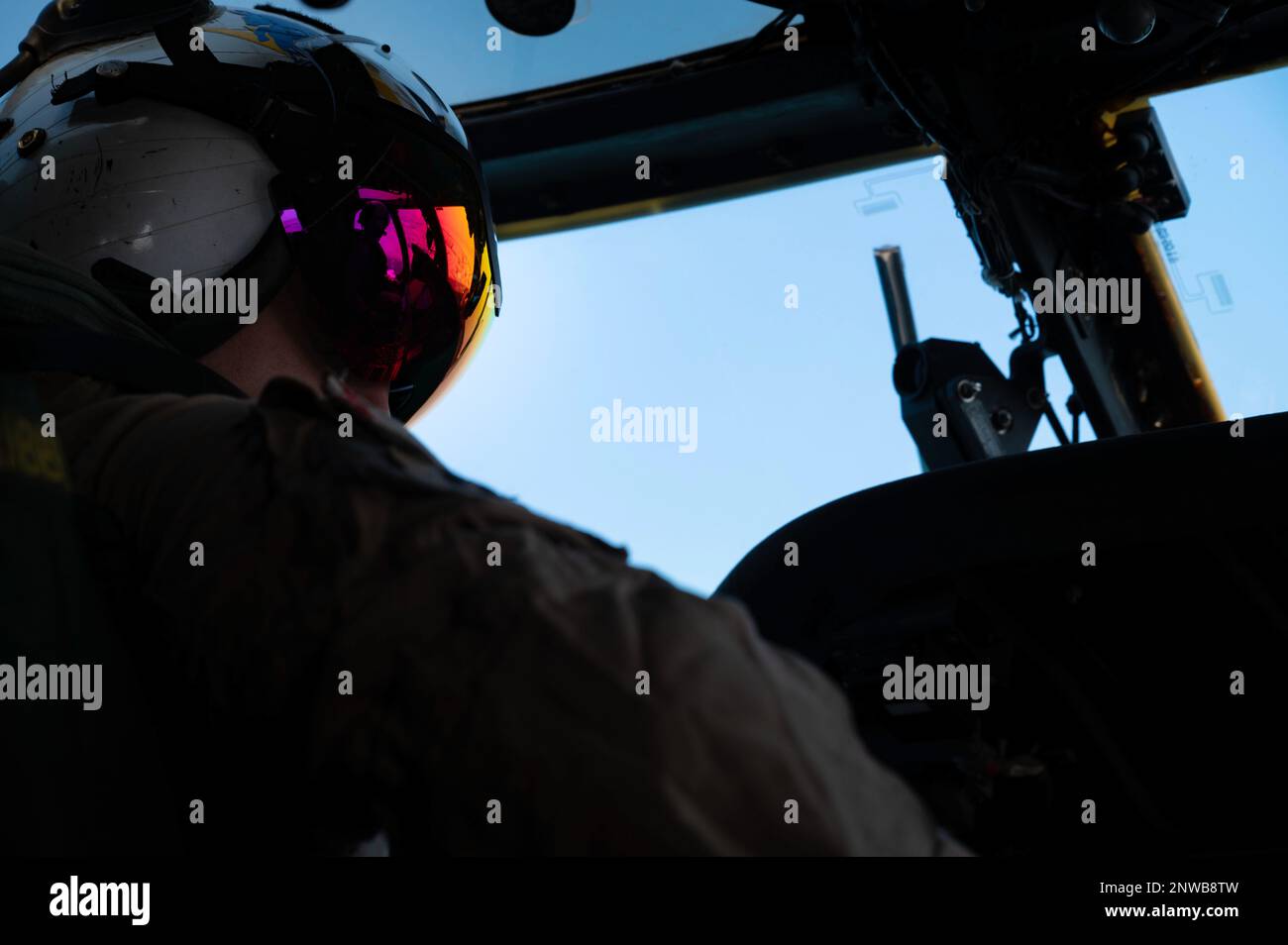 230122-N-EG592-1024 GOLFE PERSIQUE (le 22 janvier 2023) le lieutenant ...