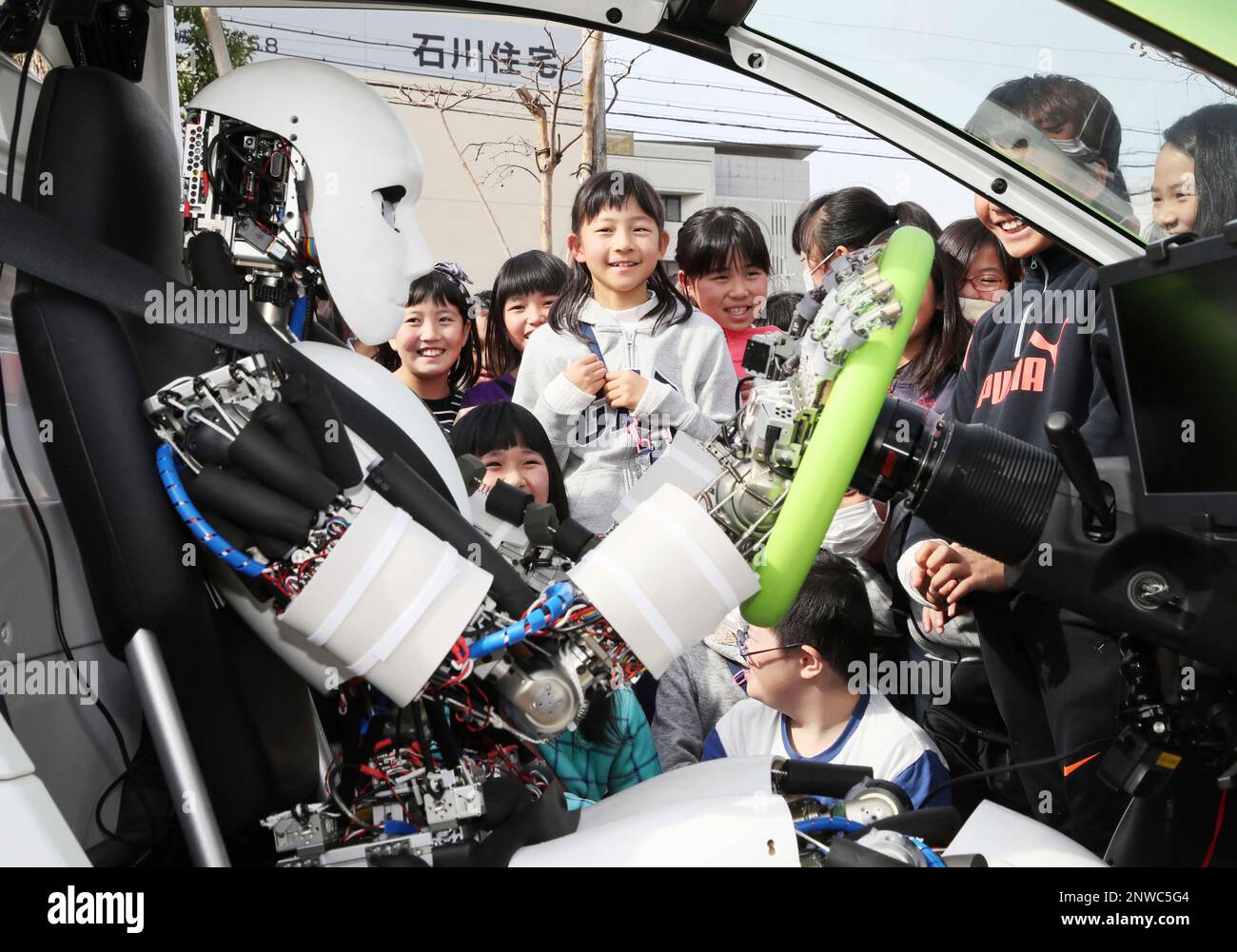 A demonstration experiment which a new humanoid type robot "Musashi ...