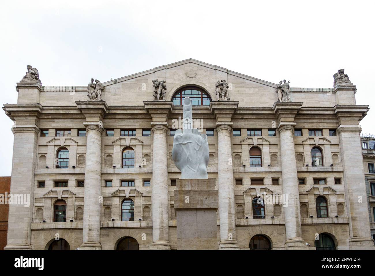 Milan, Italie, 27 février 2023. Une statue en marbre de l'artiste ...