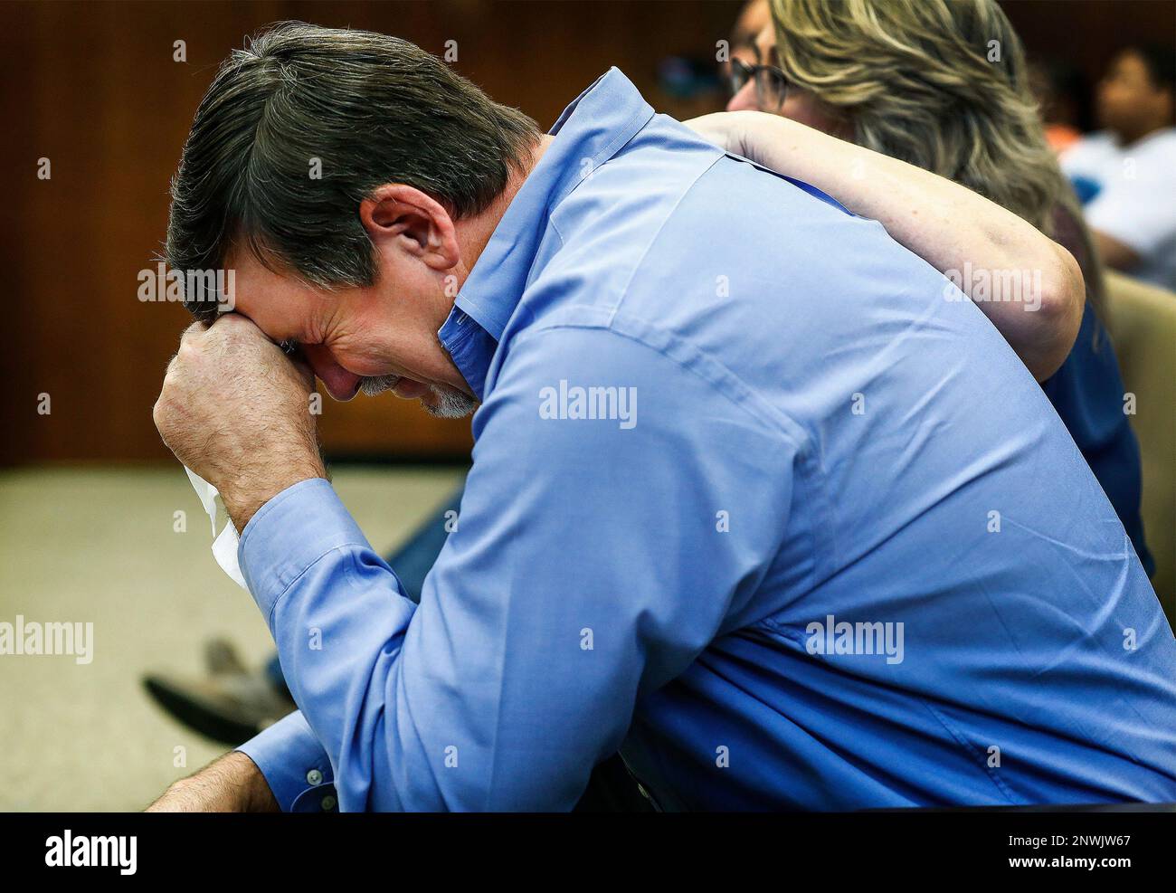 Ben Chambers, father of Jessica Chambers, breaks down during testimony ...