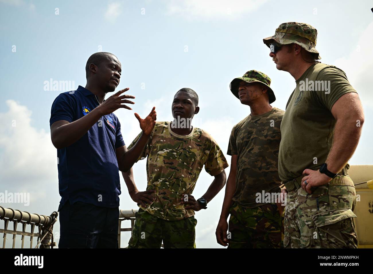 Hindolo Momoh, ministère Sierra-léonais des pêches, Ensign Senoussi ...