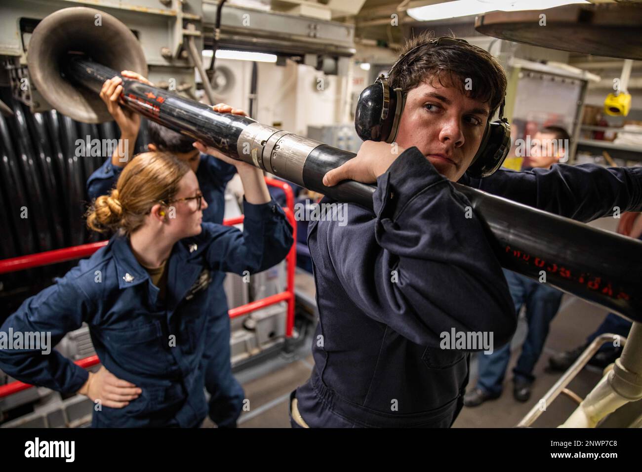 OCÉAN ATLANTIQUE (3 janvier 2023) technicien Sonar (surface) 2nd classe Jacob Wagner, à droite ...