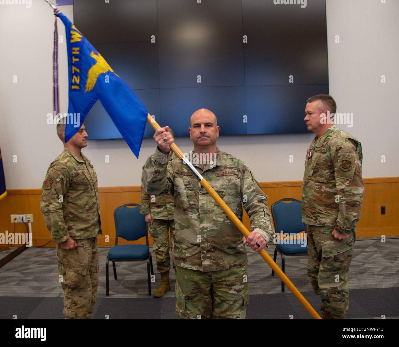 Le lieutenant-colonel Thomas Sierakowski, commandant de l'escadron de ...