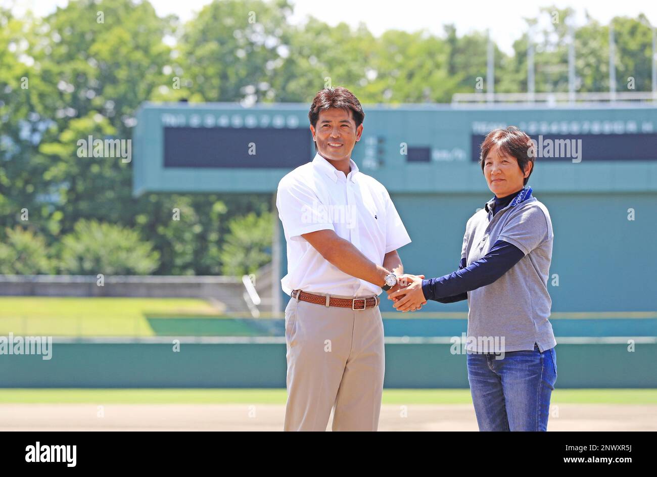 Baseball Japan national team coach Atsunori Inaba (L) and Softball ...