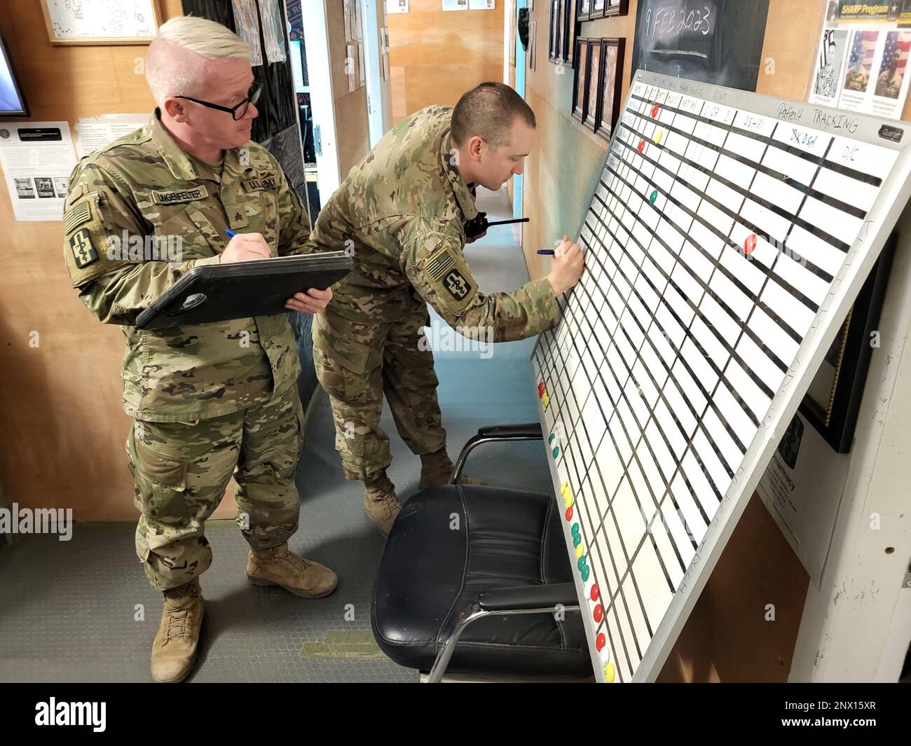 Le Sgt James Lingenfelter et le Sgt Brian Schopper de la foi MED 374 ...