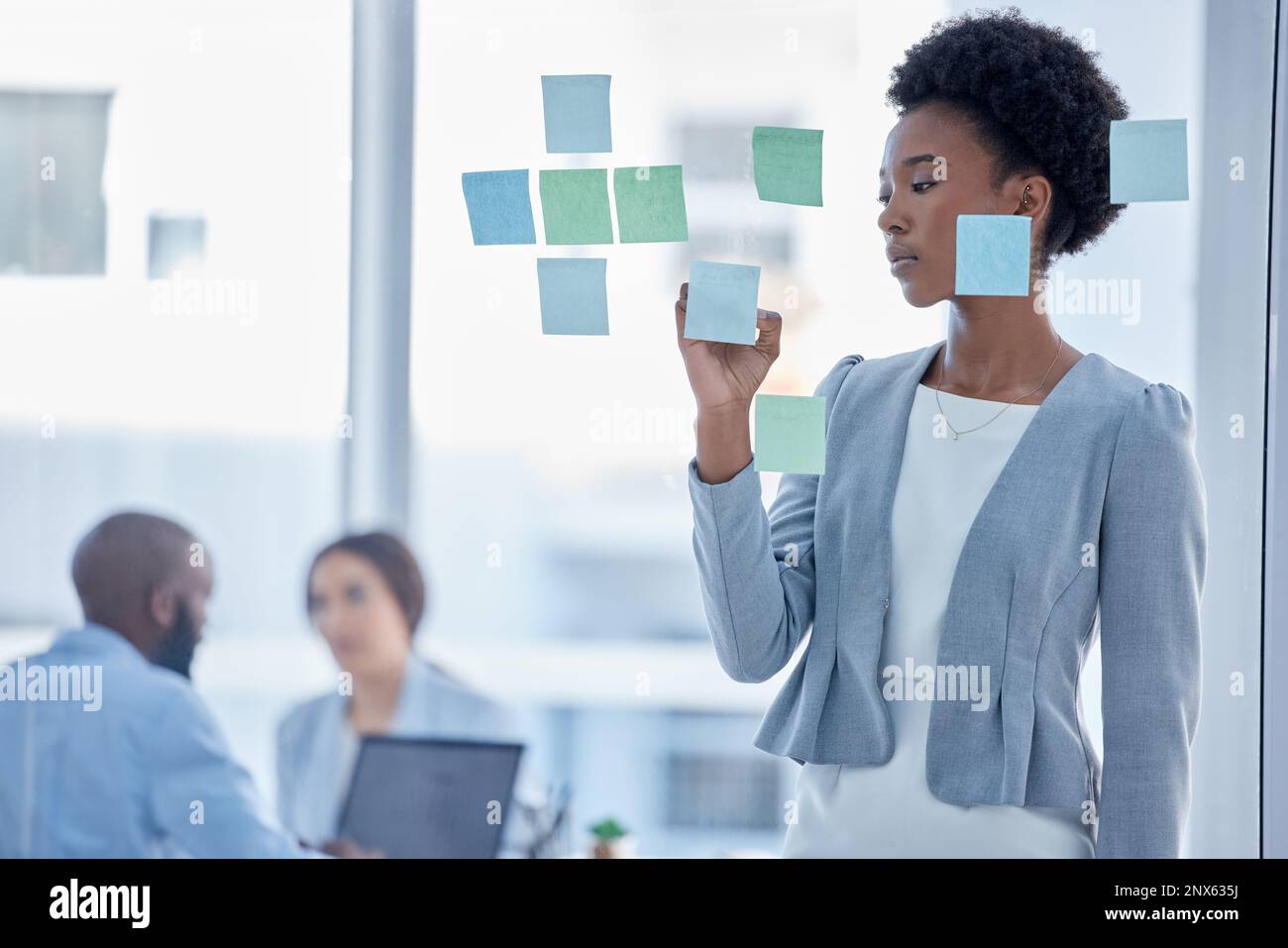 Femme noire, rédaction et planification des tâches de planification d ...