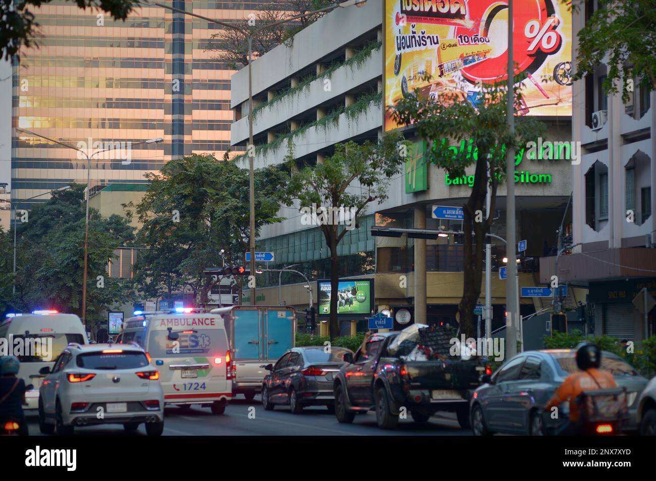 Silom road bangkok Banque de photographies et d’images à haute ...
