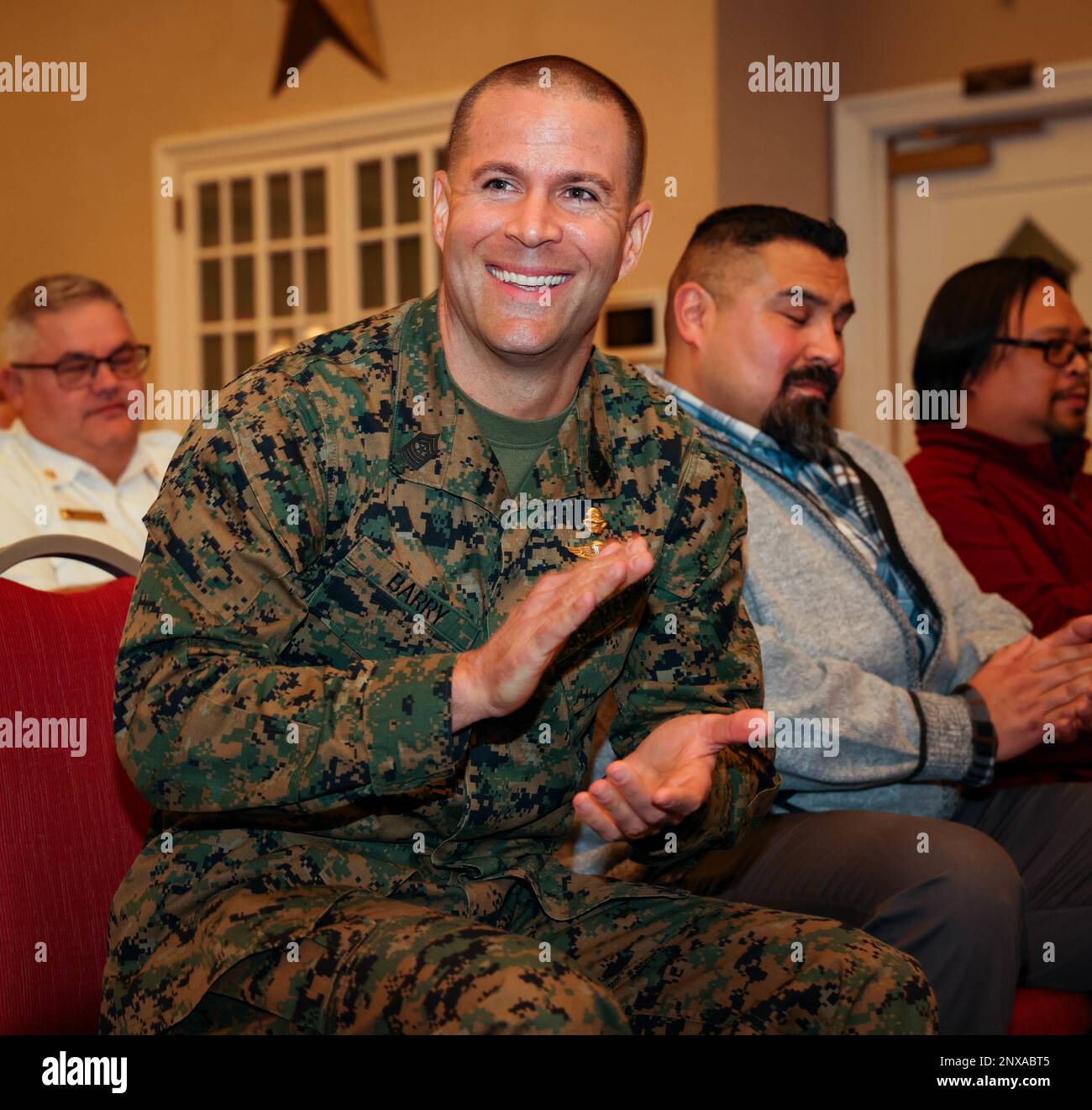 ÉTATS-UNIS Le Sgt. Maj. Collin Barry, sergent-major de la base ...