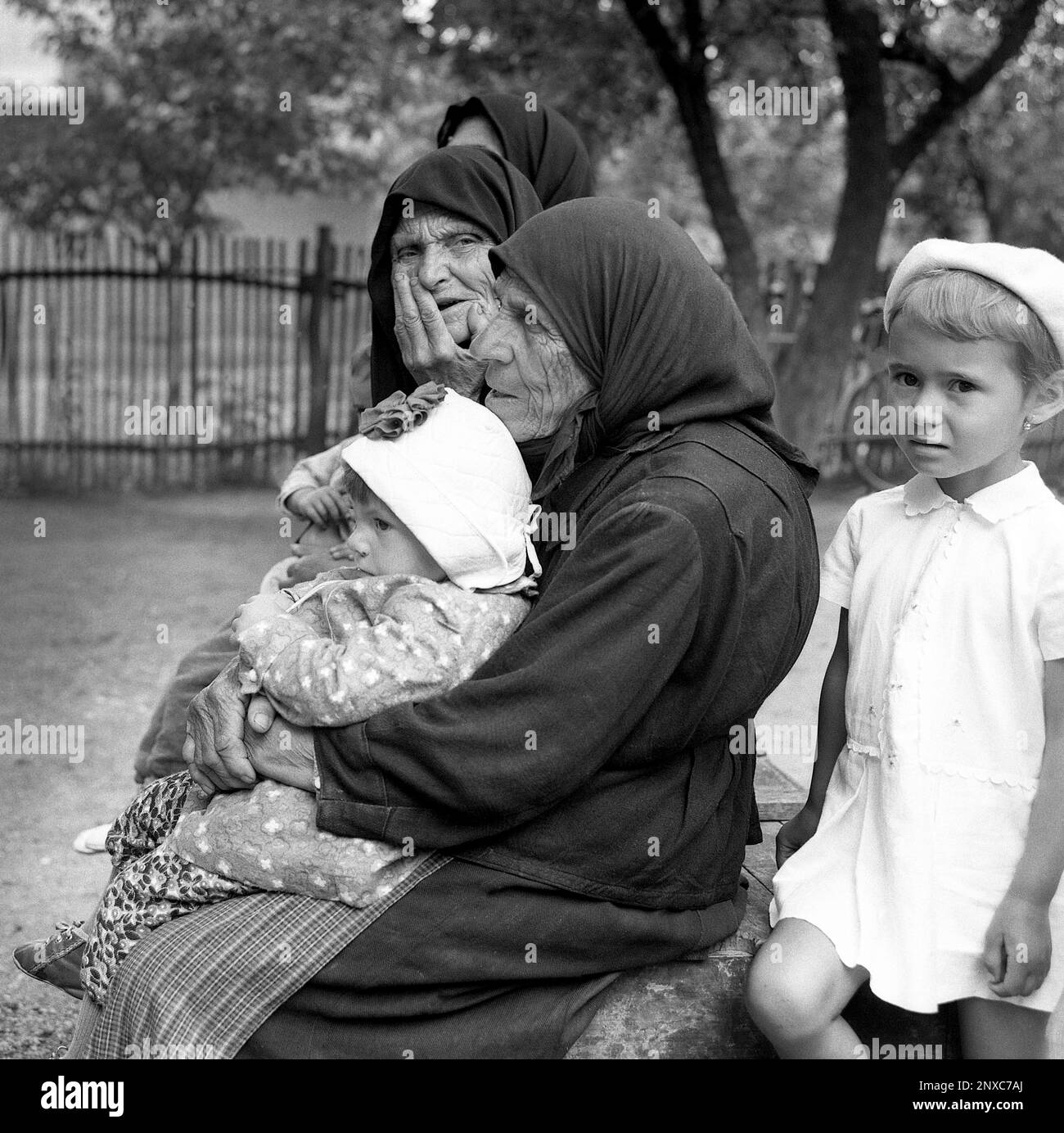 Visages de paysans Banque d'images noir et blanc - Alamy