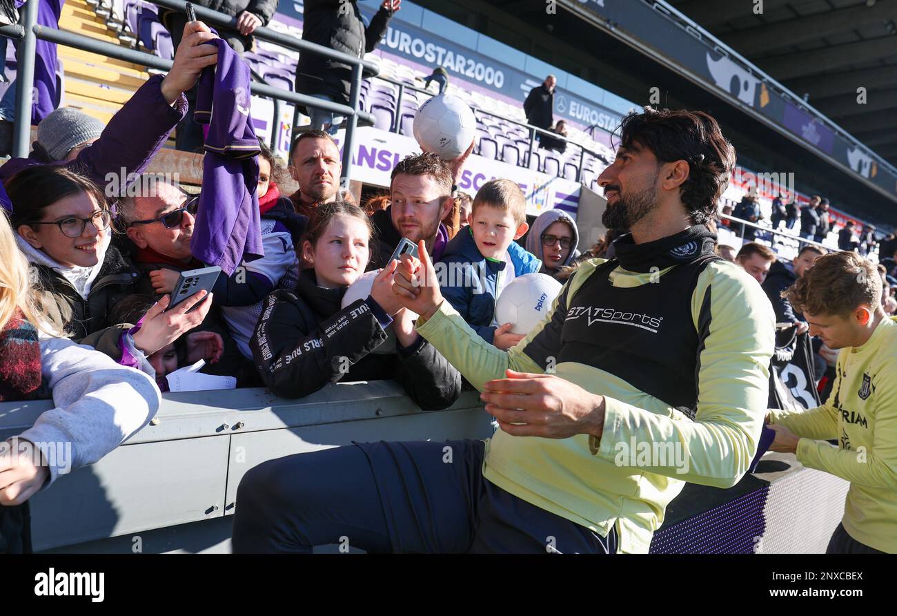 Anderlecht, le 01 mars 2023, Lior Refaelov d'Anderlecht signe un ...