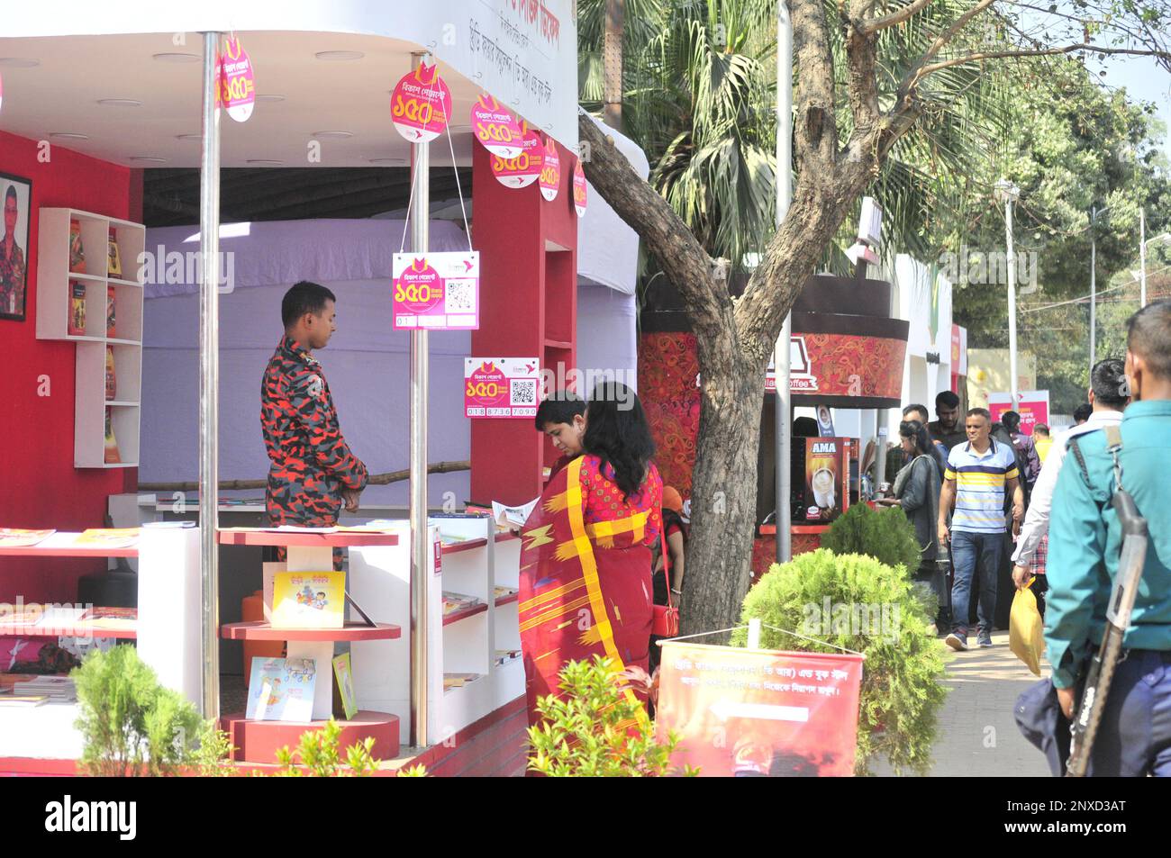 La foire internationale du livre de Dhaka 2023 est nommée « Ekushey Boi Mela » à Dhaka, au ...