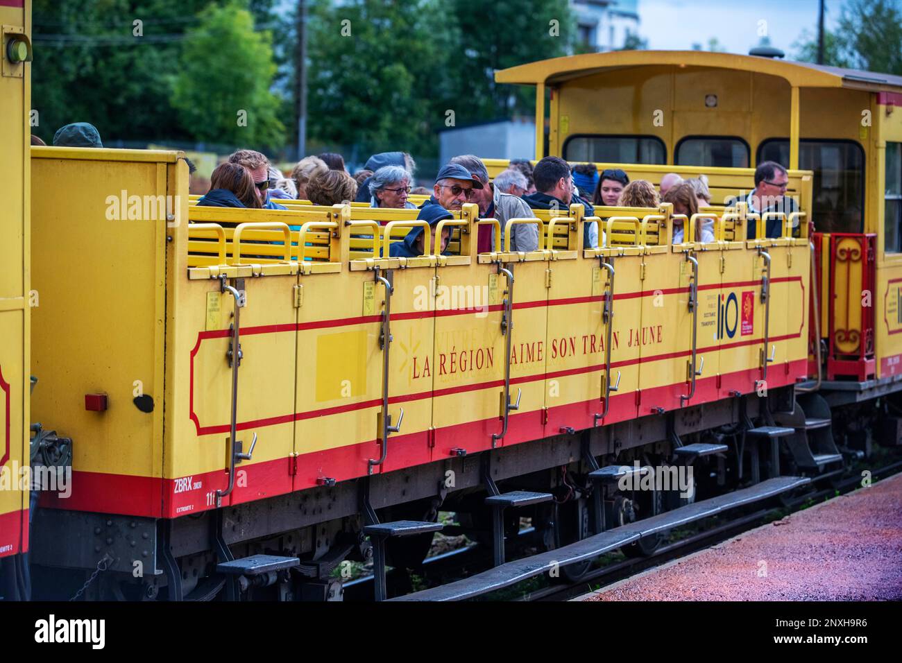 Chariot ouvert à la gare du Mont Louis la cabanasse. Le train jaune ou ...