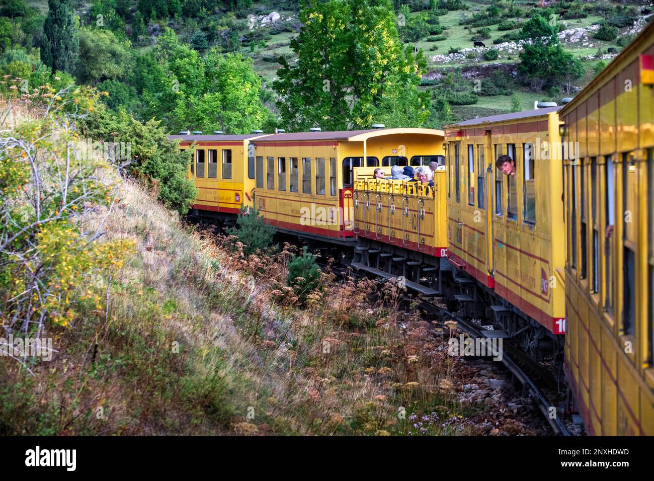 Voyage dans le train jaune ou le train jaune, Pyrénées-Orientales ...