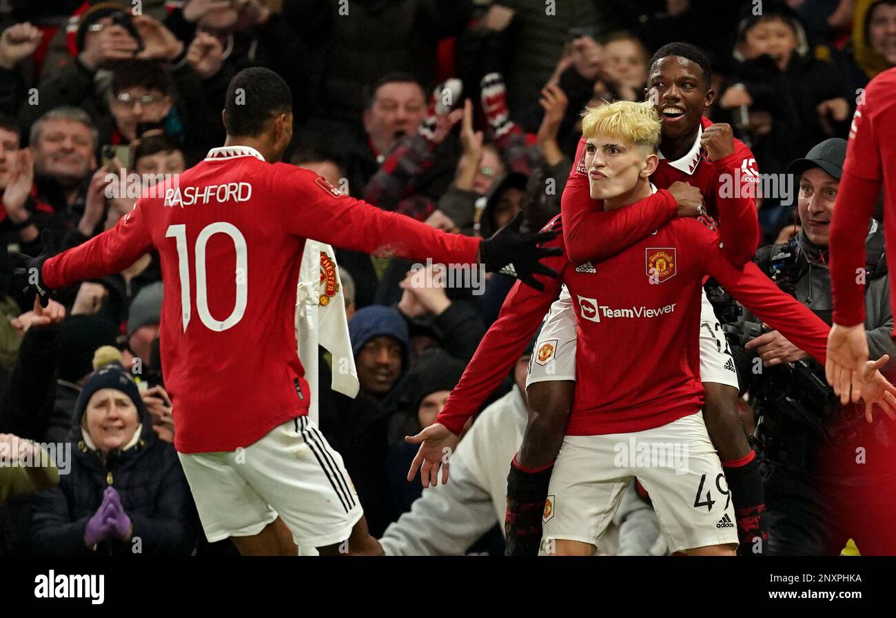 Alejandro Garnacho, de Manchester United, célèbre avec ses coéquipiers ...