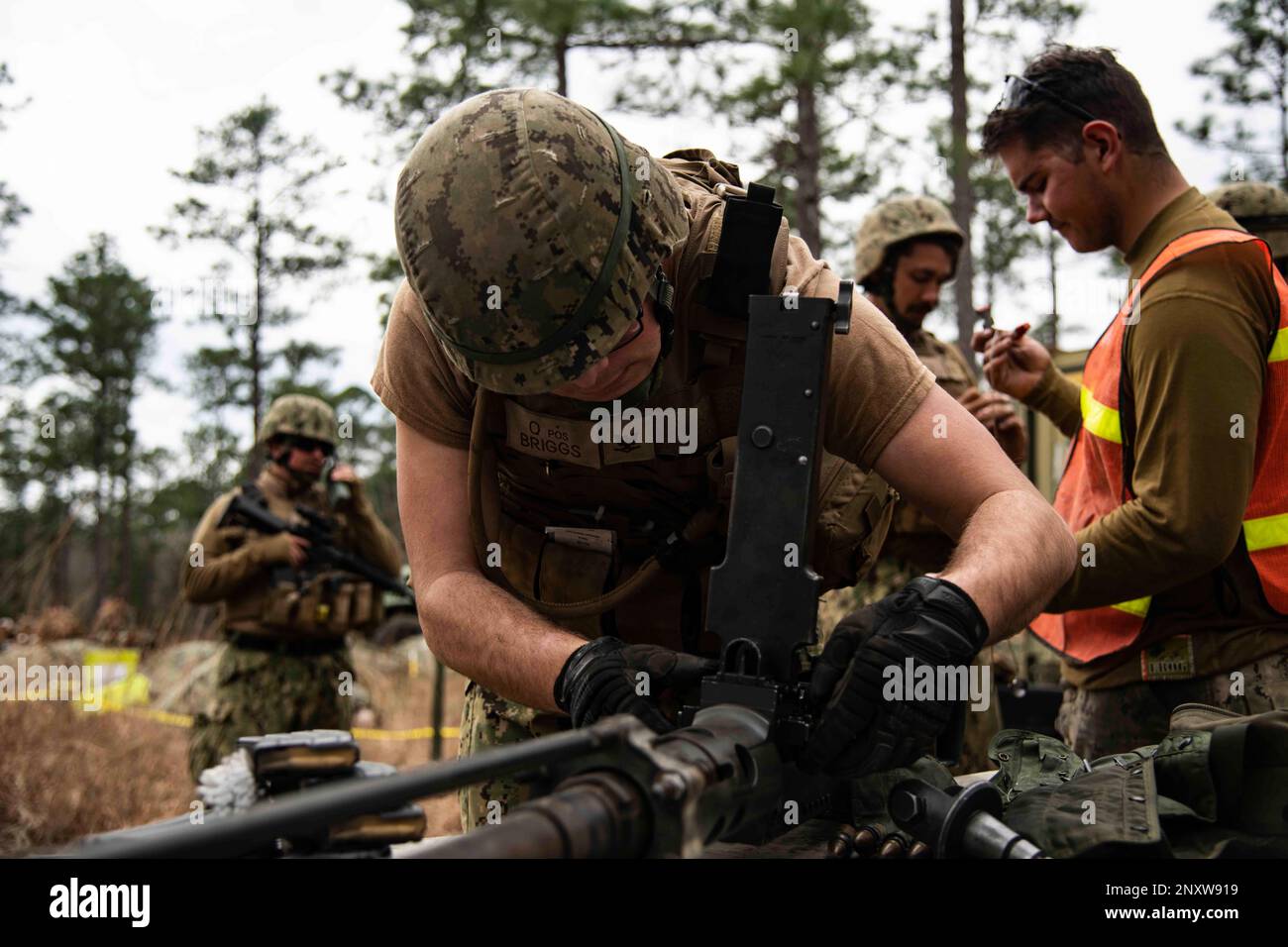 220207-N-PI330-1087 Camp Shelby, Mississippi (7 février 2023) opérateur ...
