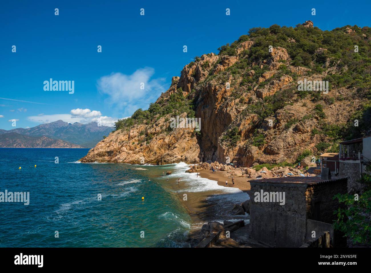 Plage et rochers rouges, Plage de Ficaghjola, Piana, baie de Porto ...